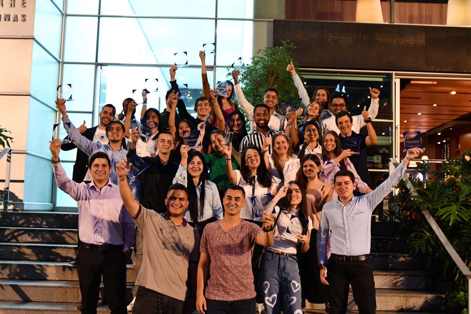 Jóvenes del programa Becas para el Desarrollo Regional de la Fundación ...